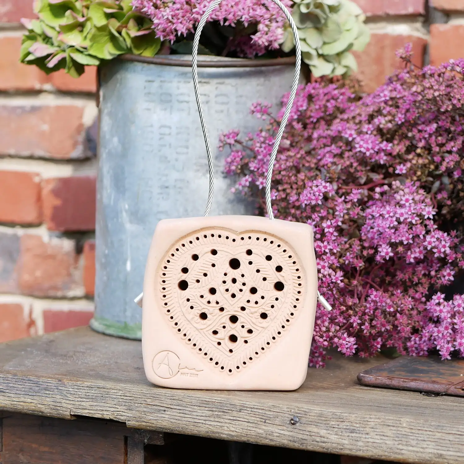 Galerie zu Bienenhotels – Impressionen von Nisthilfen für Wildbienen