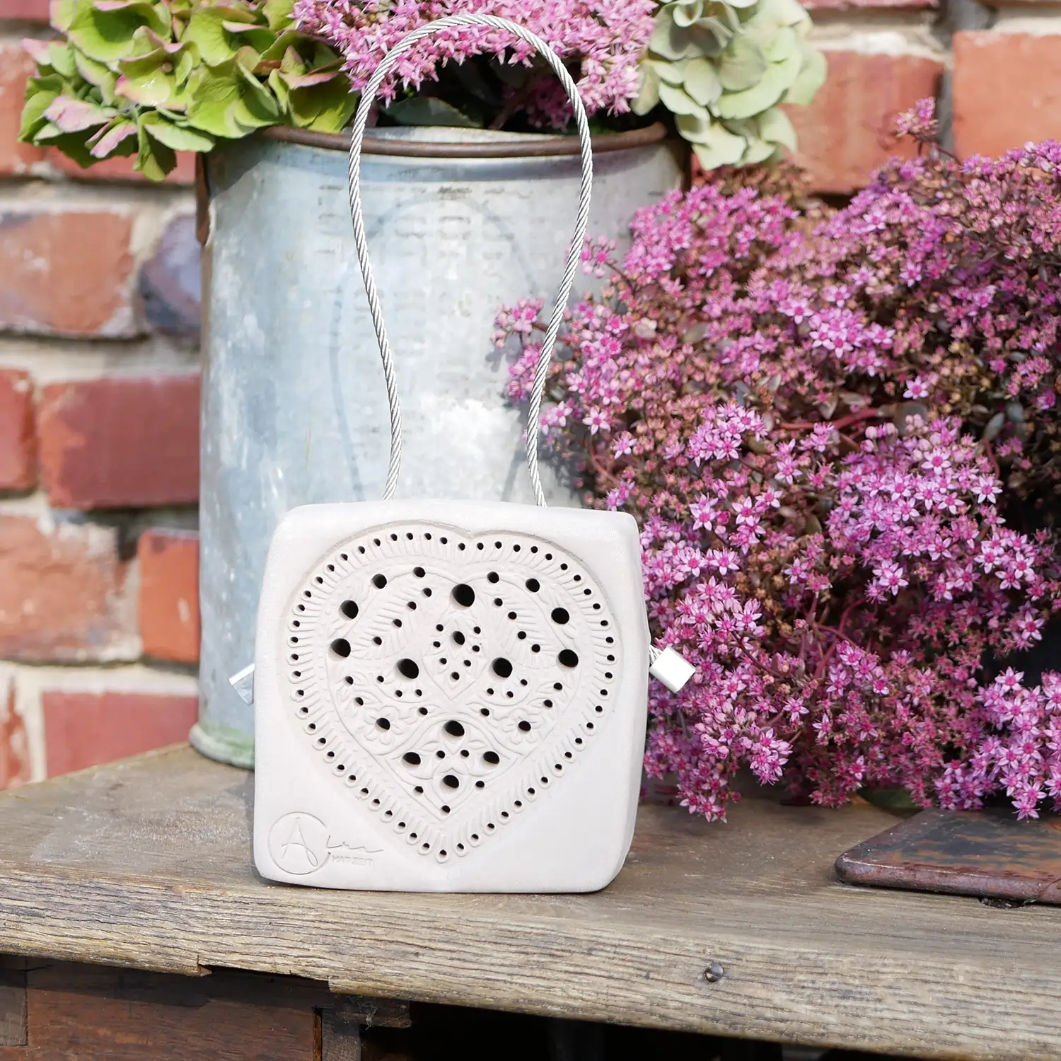 Galerie zu Bienenhotels – Impressionen von Nisthilfen für Wildbienen