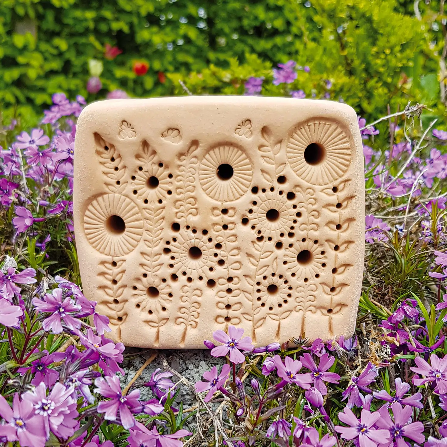 Galerie zu Bienenhotels – Impressionen von Nisthilfen für Wildbienen